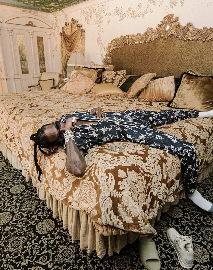 Ye on Twitter: "Yoooooo 2CHNZ GOOD MUSIC FAMILY with the YZY SLDZ" : r ...