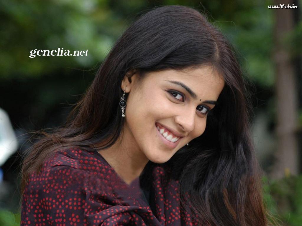 Genelia In Happy Wallpapers
