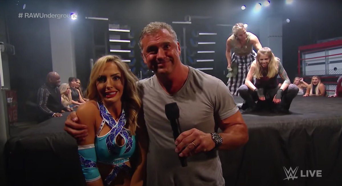 What is the most awkward wrestler and fan photo you’ve seen? : r ...