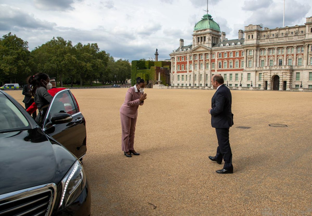 Odinga Fanuel on Twitter: "No one is wearing a mask in London.…