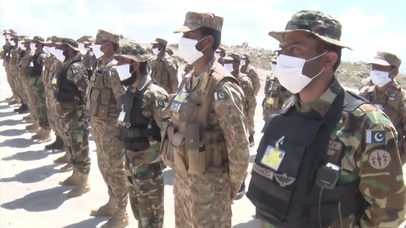 Pakistan Armed Forces 🇵🇰 on Twitter: "COAS General Qamar Javed Bajwa visits troops along # ...