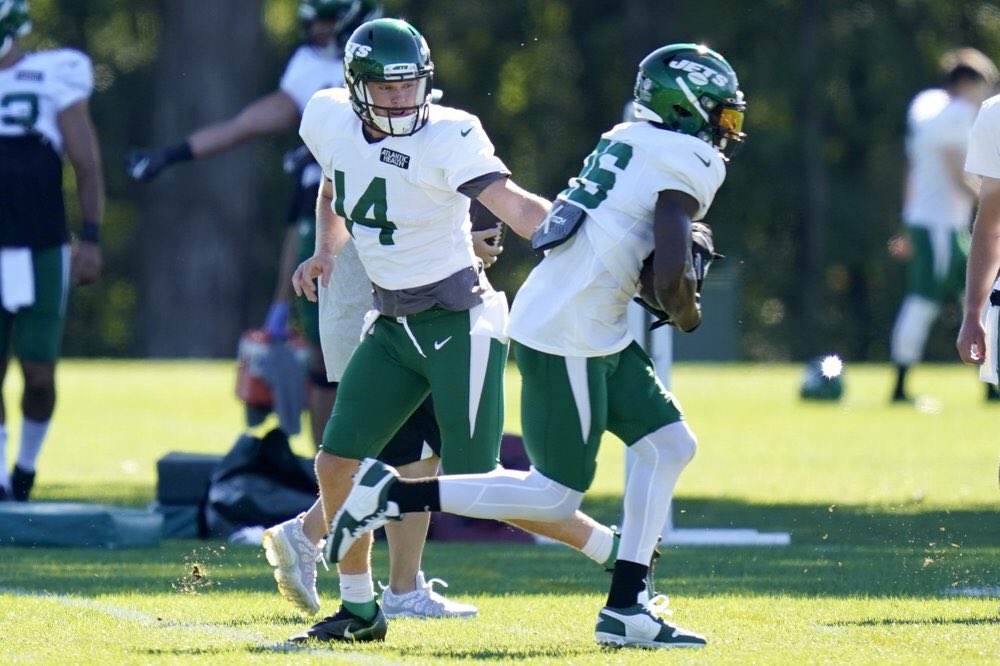 Le’Veon Bell says Jets need Sam Darnold to stay healthy, so he tells QB ...