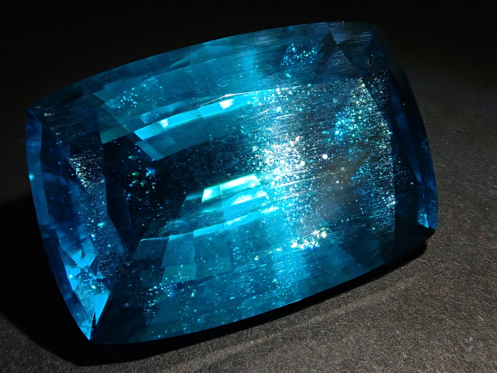 KARATZ（カラッツ）公式 on Twitter: "本当に水中写真のようですが、石なんです