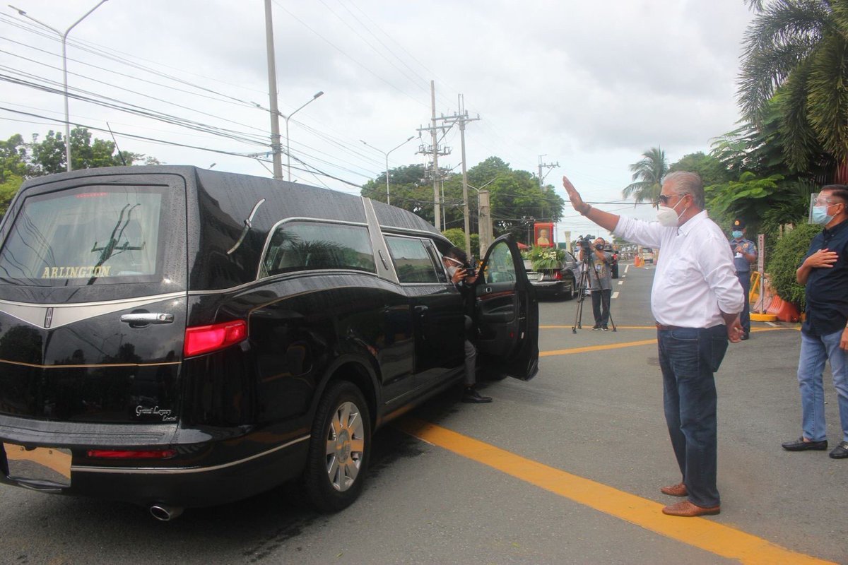 Senate President ⁦sotto_tito⁩ pays his last respect to the late senator ...