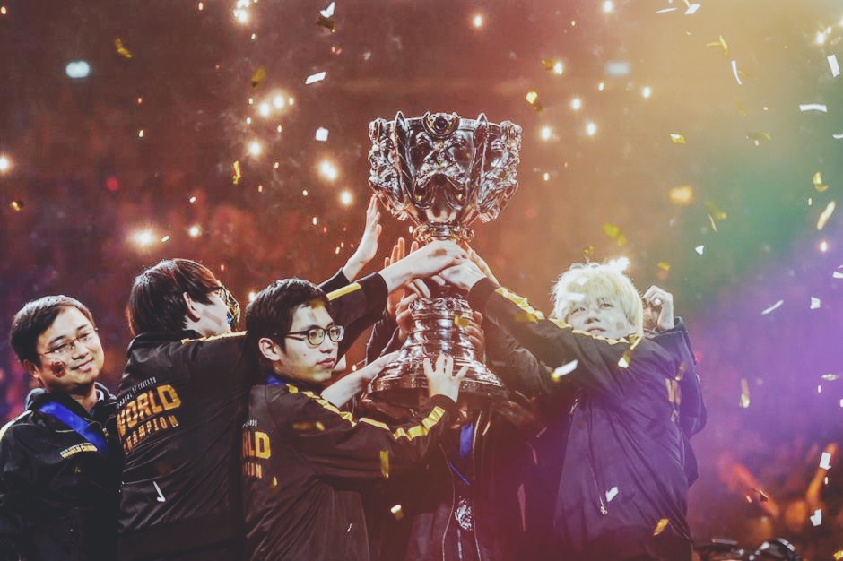 LPL on Twitter: "Let's give a huge shoutout for FPX, the reigning World champions! 2020 might ...