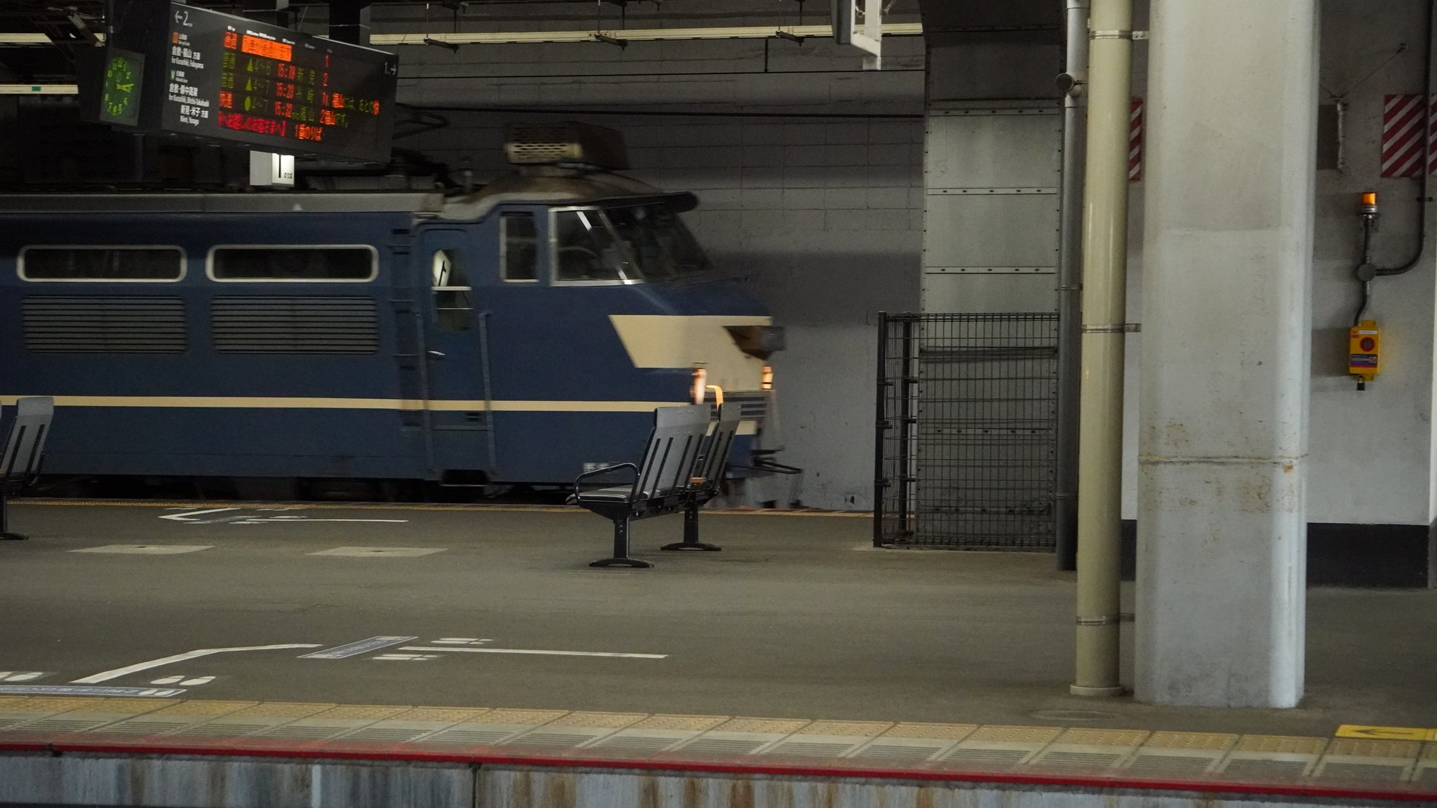 ギモッティ on Twitter: "JR西日本 南草津駅。 8864レ。 EF210-115+EF66-27+チキ。 https://t.co/VpiNR2rpGS" / Twitter