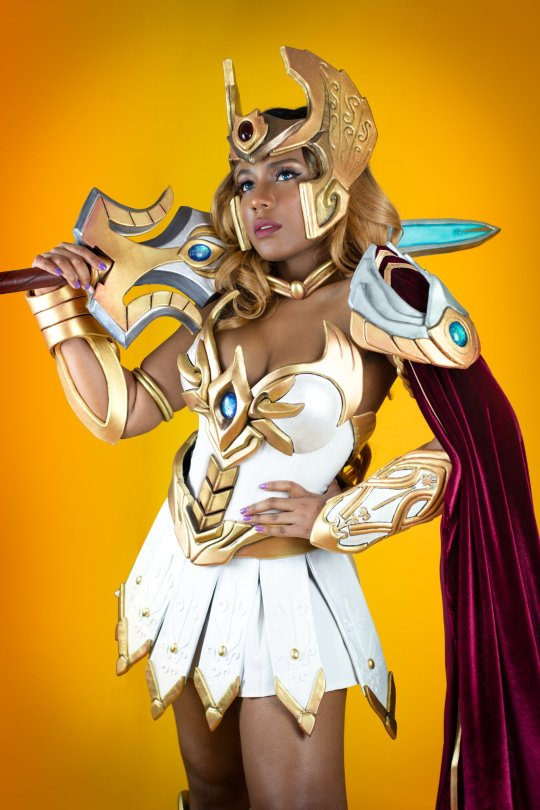 SuperheroesInColor on Twitter: "SHE-RA! #Cosplay by Sami Bess https://t.co/B5aVzKcU5p…