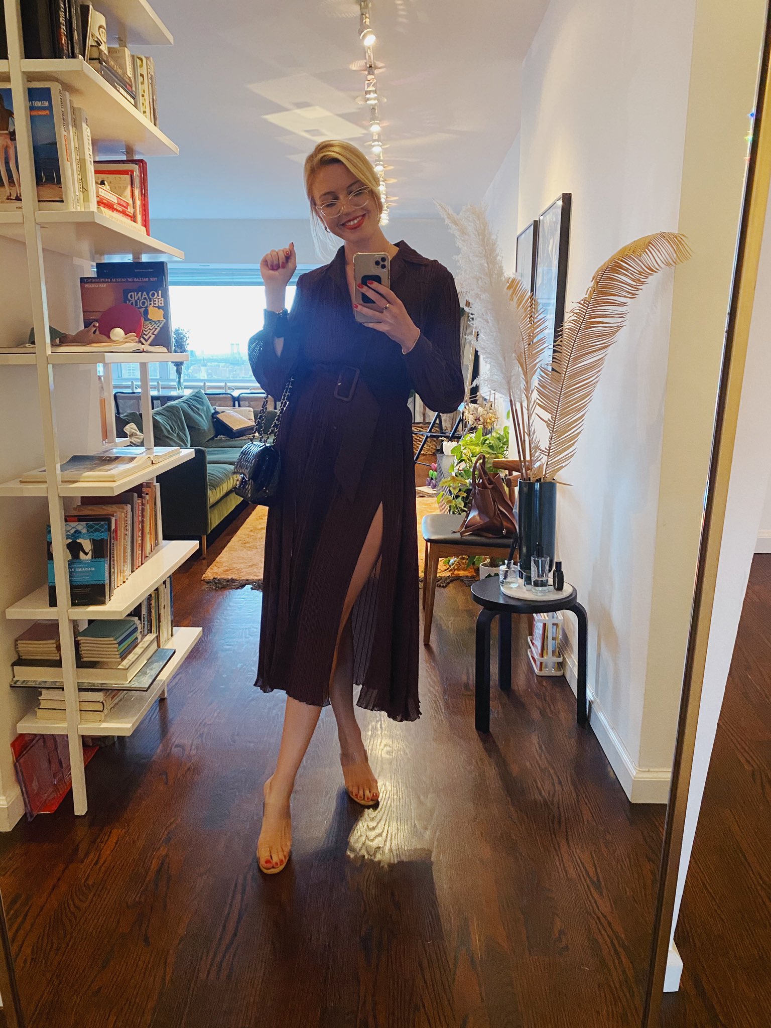 TW Pornstars - 1 pic. Vivienne Cole. Twitter. All dressed up for ...