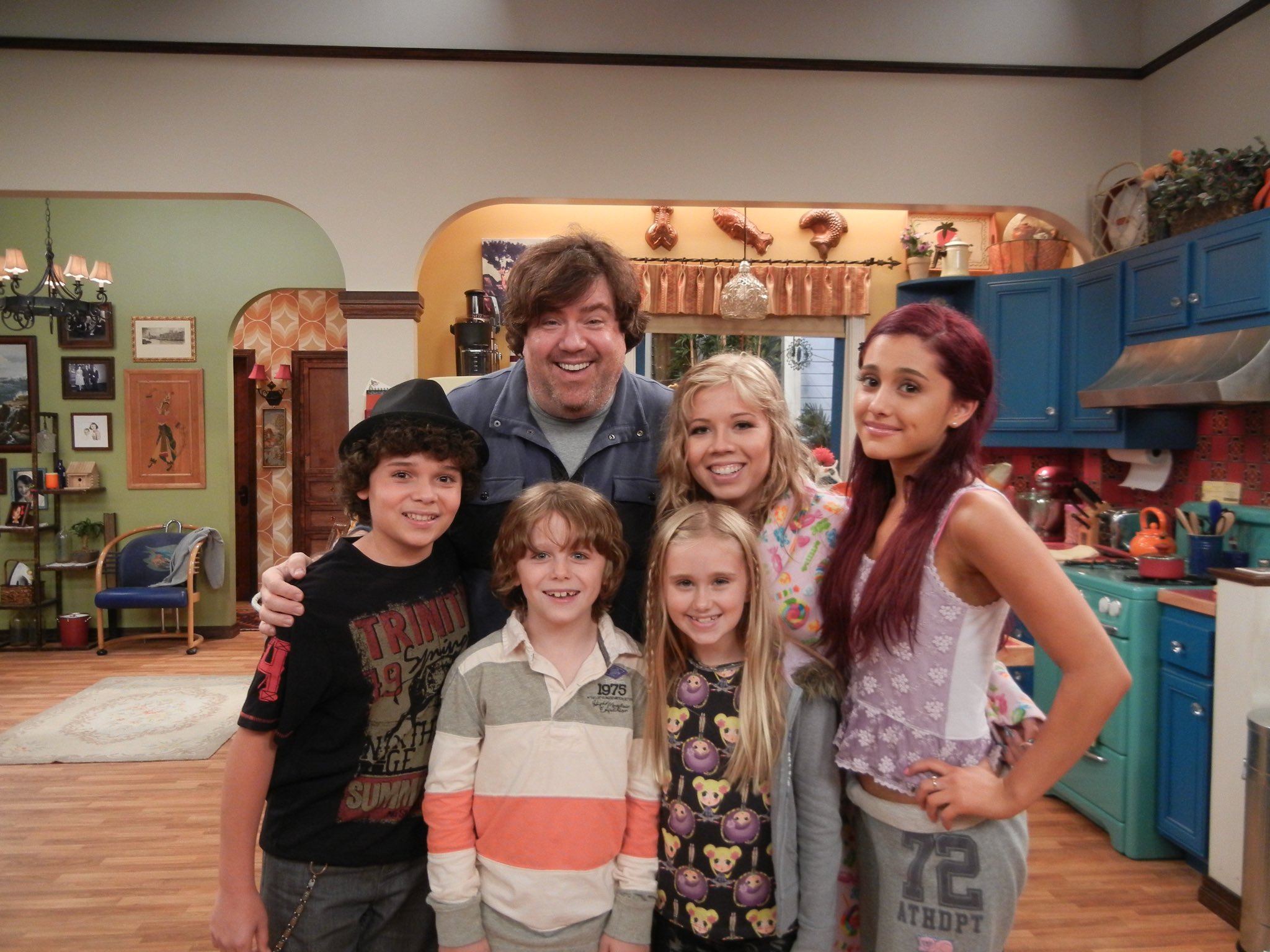 Sam And Cat Kitchen