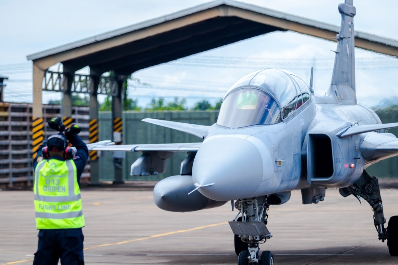 AAG_th on Twitter: "🇹🇭🇸🇪commander-in-chief of Royal Thai Air Force #RTAF @RtafNews in @Saab # ...