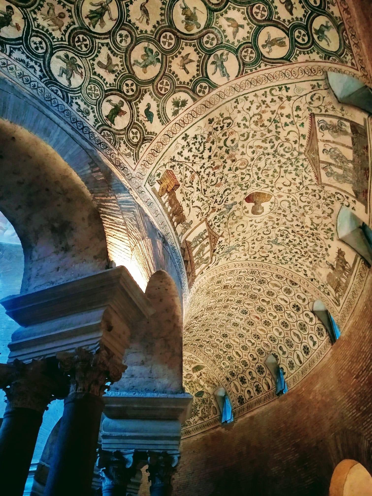 Interno Del Mosaico Di Santa Costanza Mosaici Dorati E Sotterranei Nel
