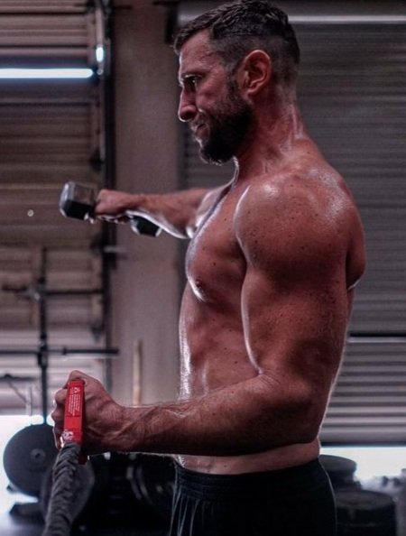 Pablo Schreiber Body