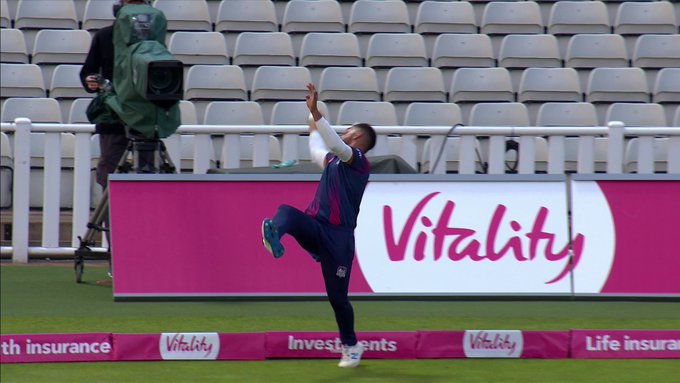 Saif Zaib Takes an Unbelievable 1 Handed Outfield Catch – Wolfe Sports Blog