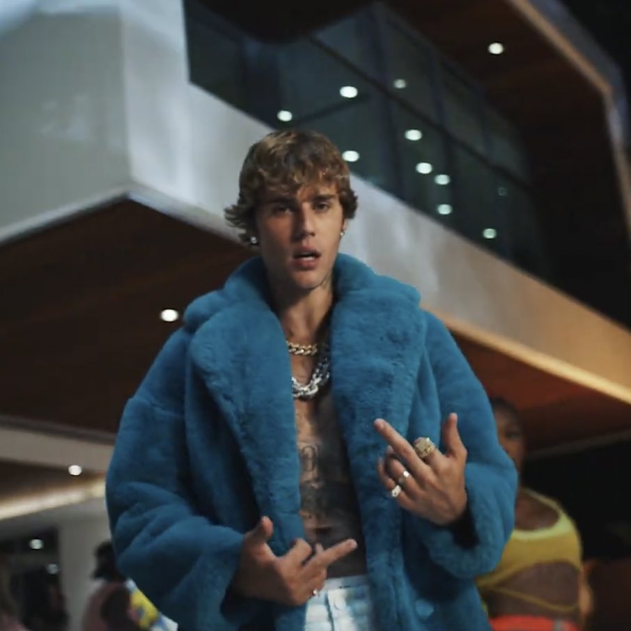 Justin Bieber Showing His Middle Finger