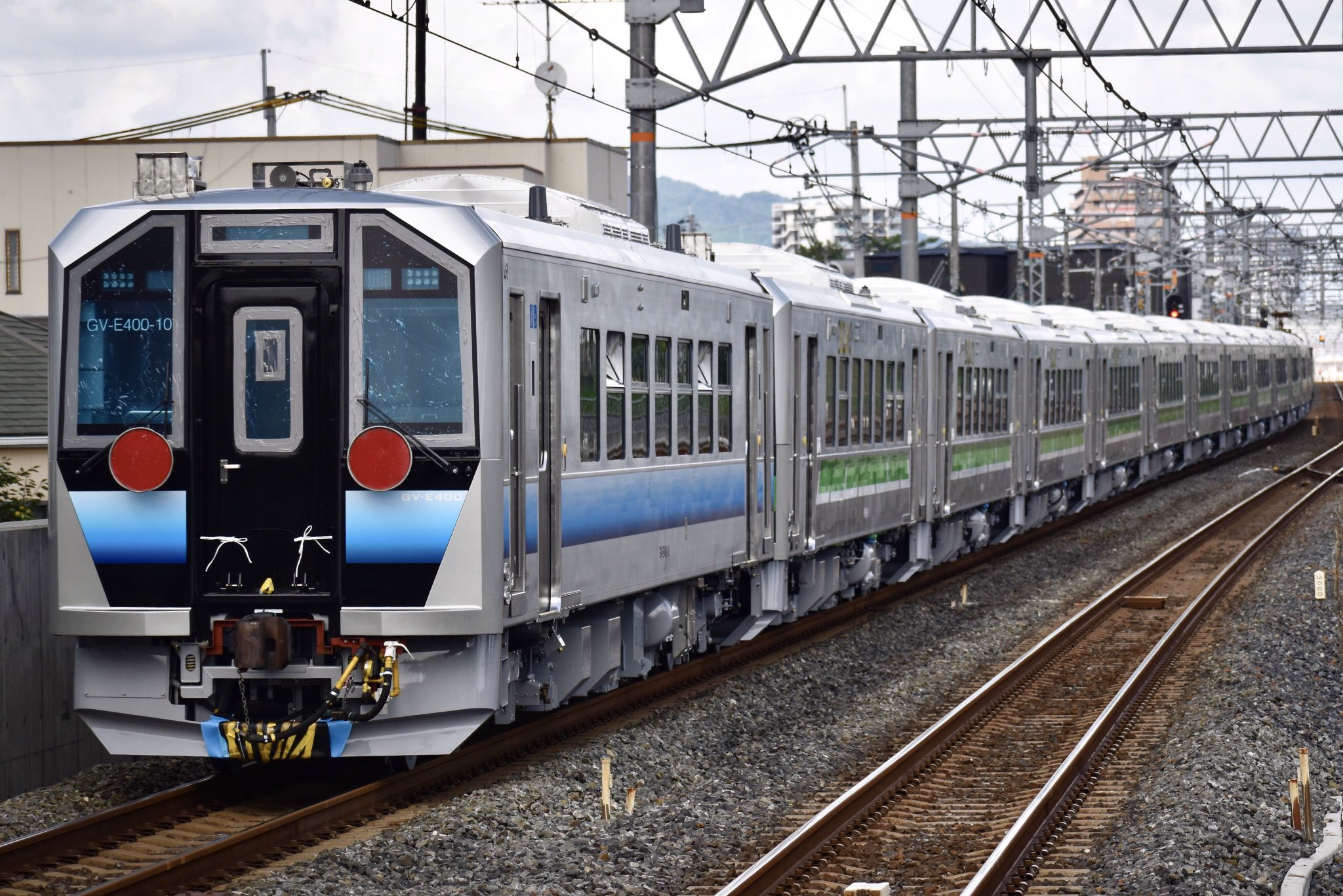 さくふぁむ on Twitter: "2020/09/04 8561レ H100×12両＋GV-E400×1両 甲種輸送 jr総持寺にて jr北と東の2形式が併結された計13両が、遥か北へと ...