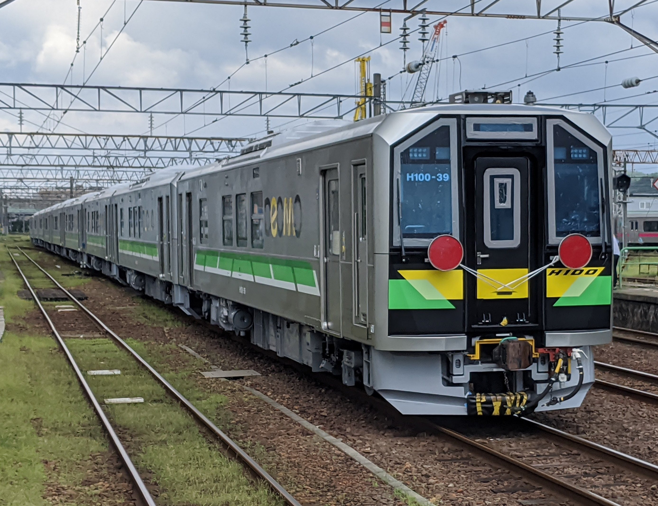 H100形・GV-E400系 甲種輸送 / Twitter