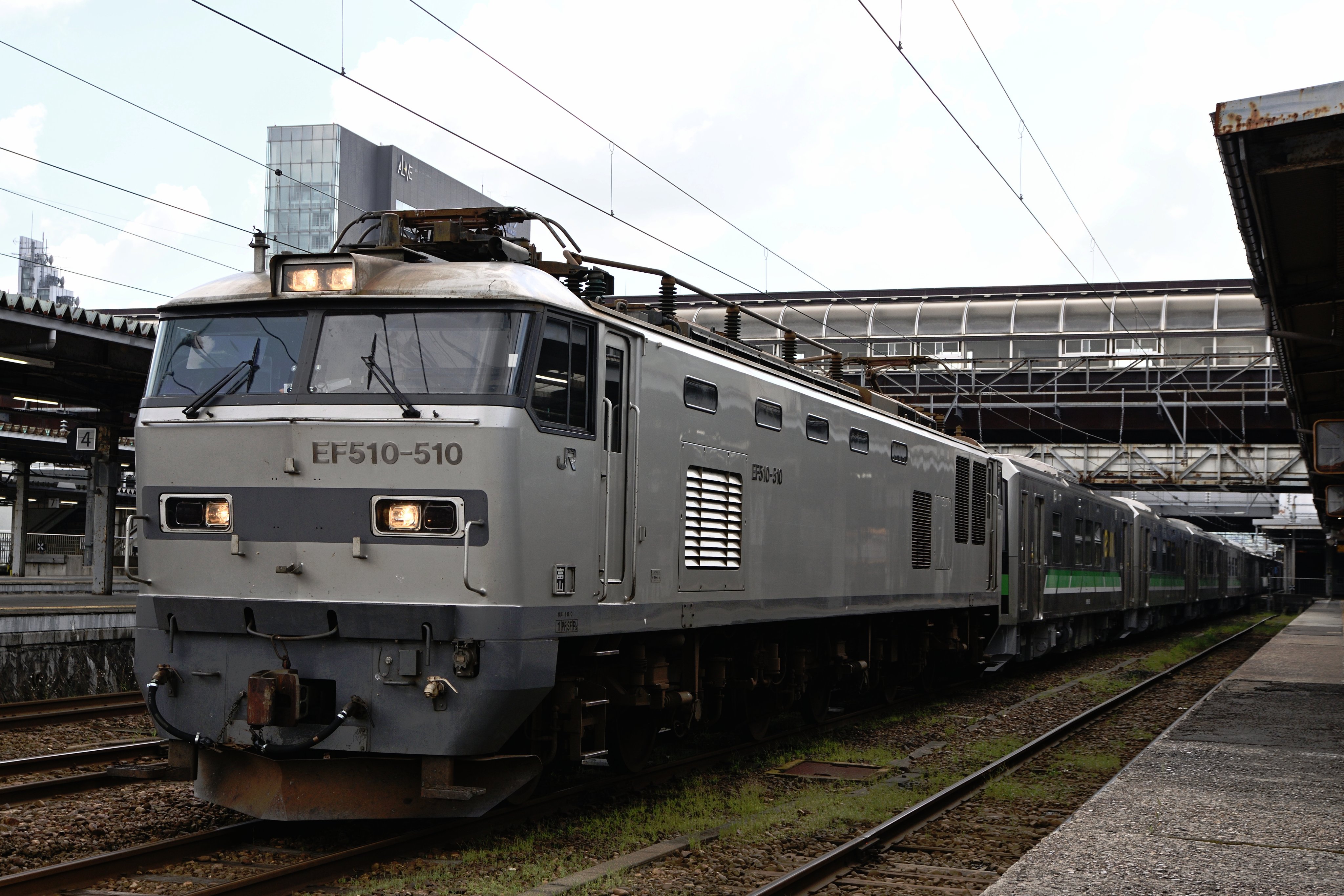 H100形・GV-E400系 甲種輸送 / Twitter