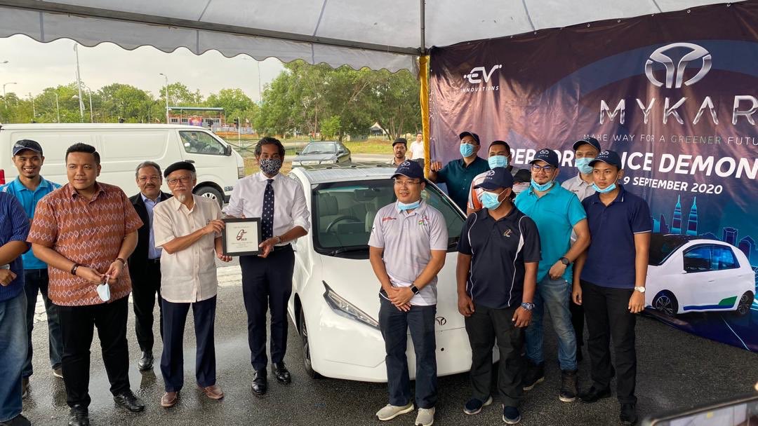 Melihat prototaip MYKAR, kenderaan EV pertama yang dibangunkan di ...