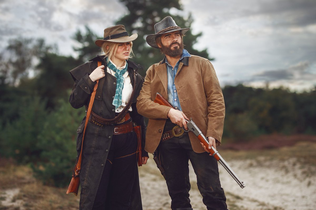 Twoucan - Frau Adler (@MissSkunk)