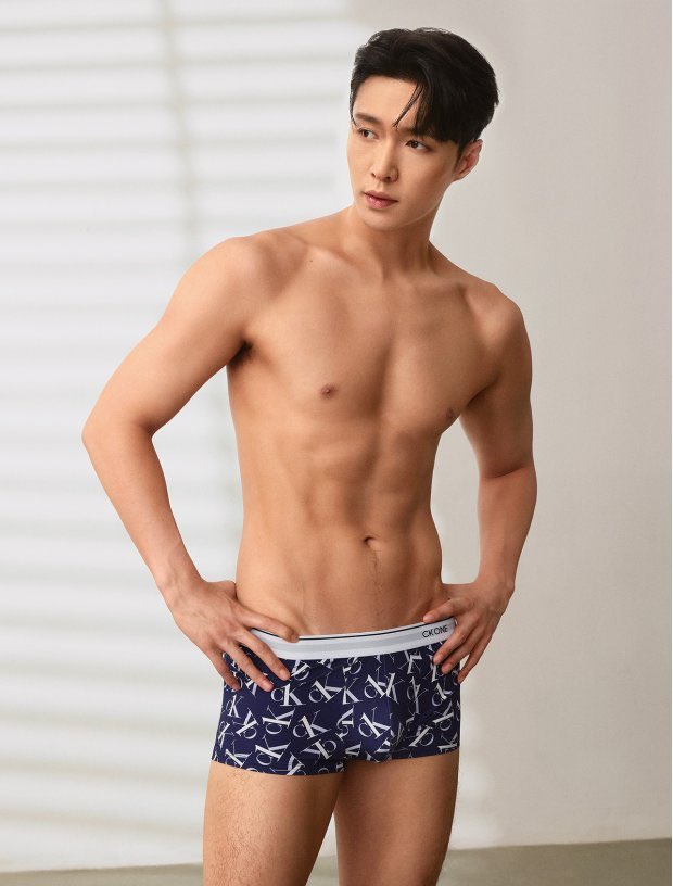 Lay Exo Abs