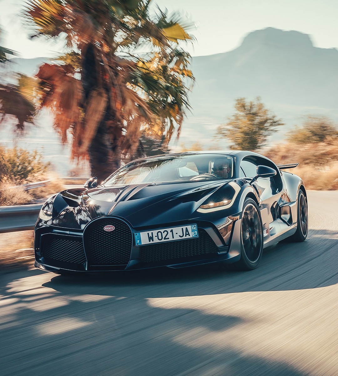 The BUGATTI Divo and a Type 35: past and future racing side by side on ...