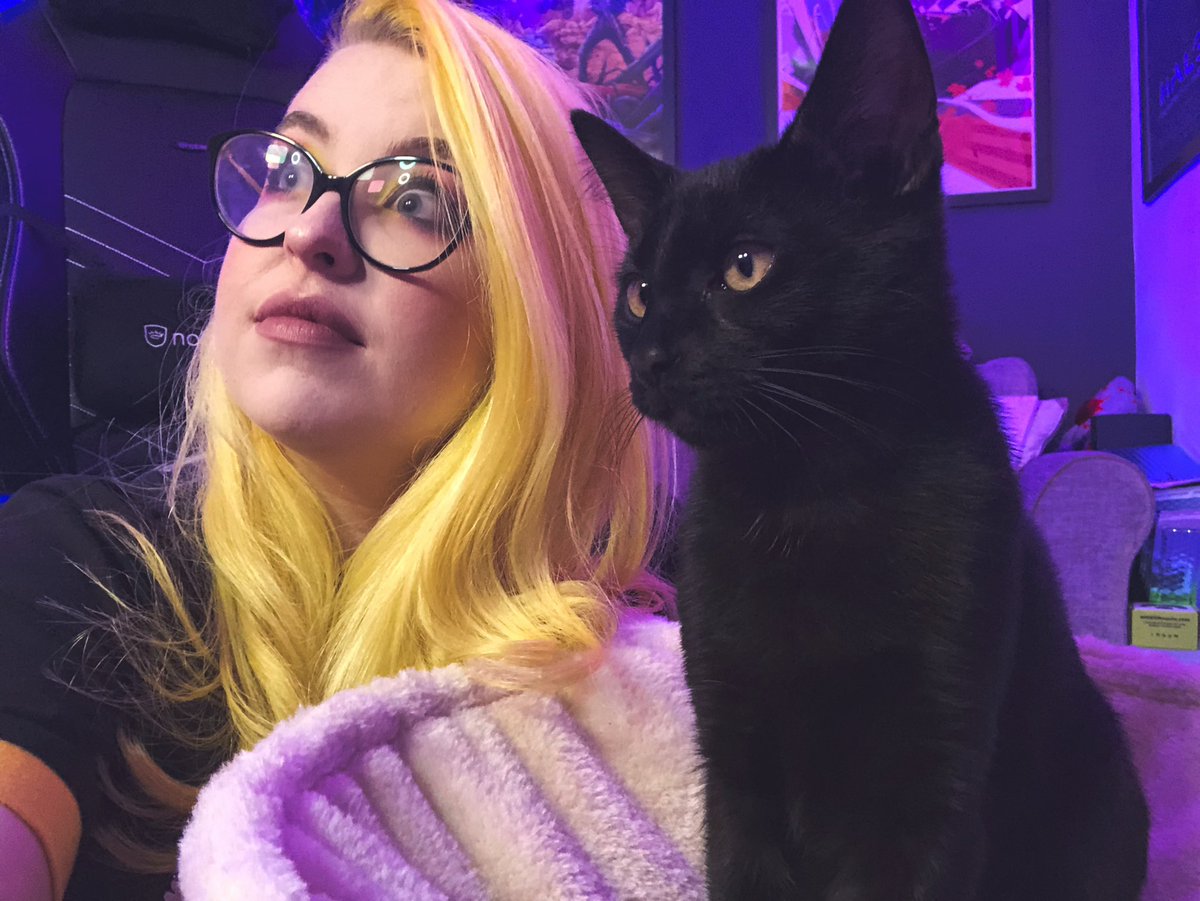 Charleyy Hodson 🏳️‍🌈 @itsCharleyytho Timeline, The Visualized Twitter ...