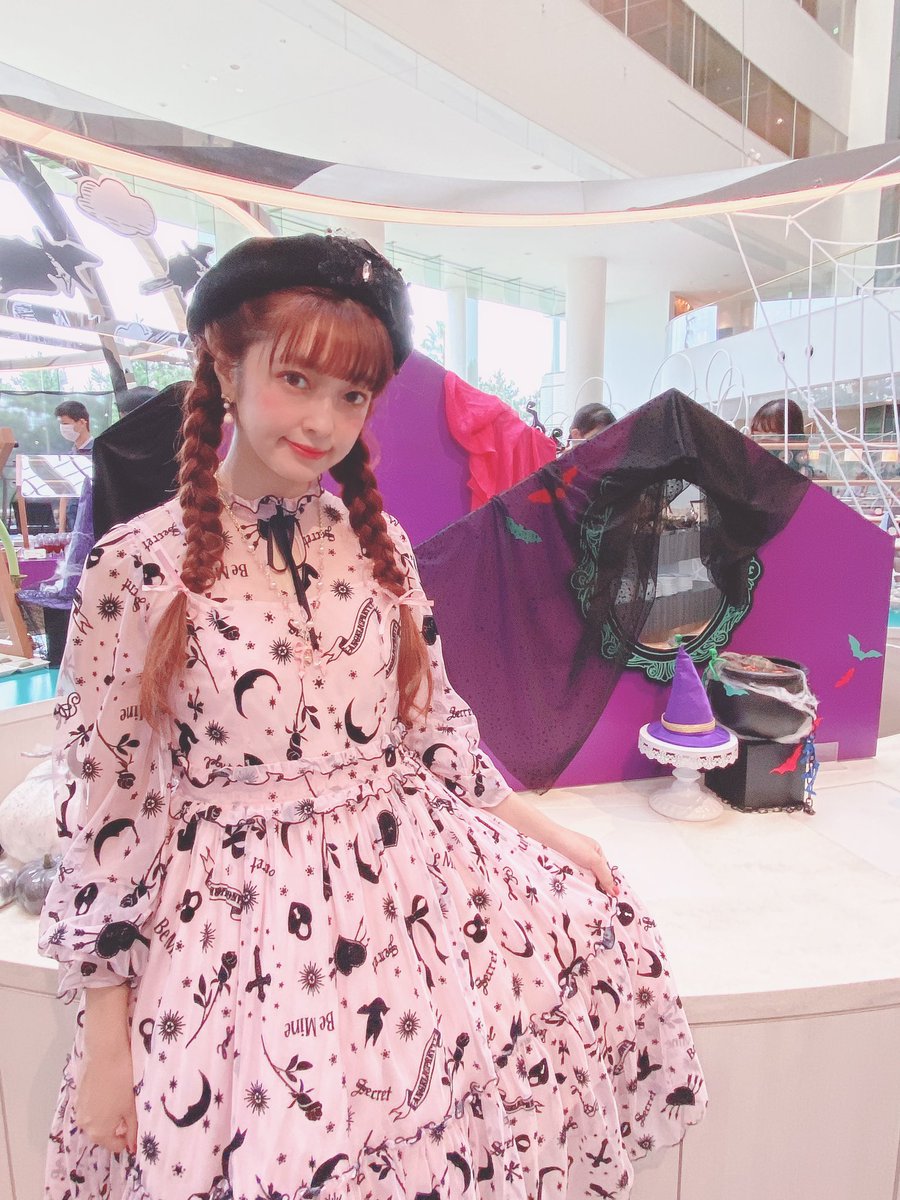 Twoucan - Aoki Misako (@aokimisako)