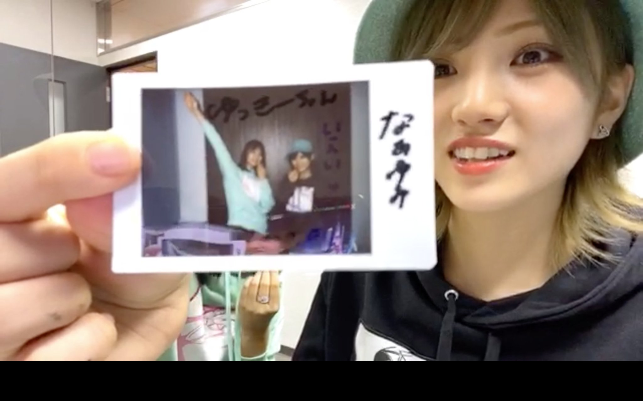 岡田奈々推し on Twitter: "Yumirin & Naachan freaked out by how long Yumirin’s arm is https://t.co ...