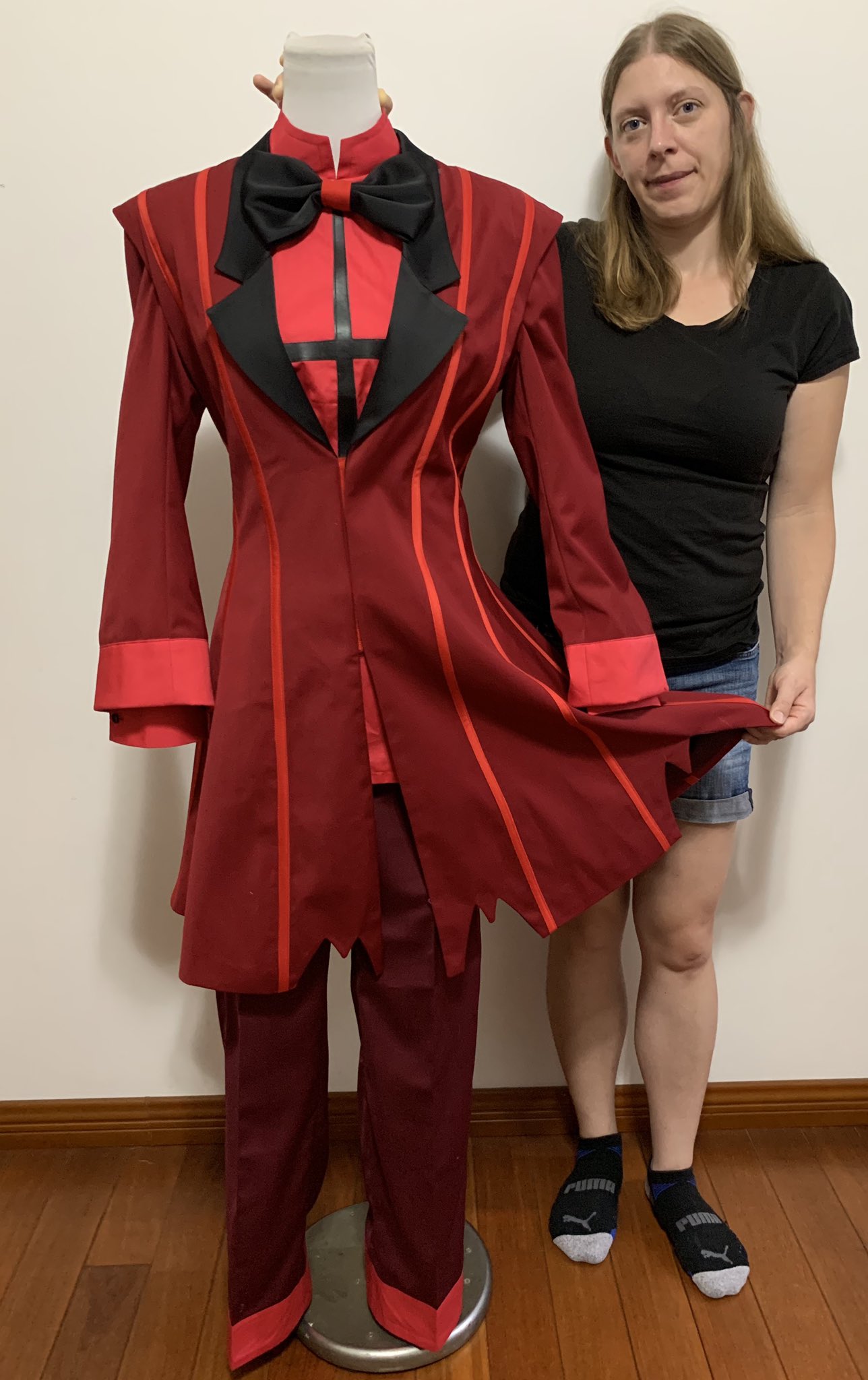 Stunning Alastor Cosplay From Hazbin Hotelzeezi Hazbin Hotel Cosplay