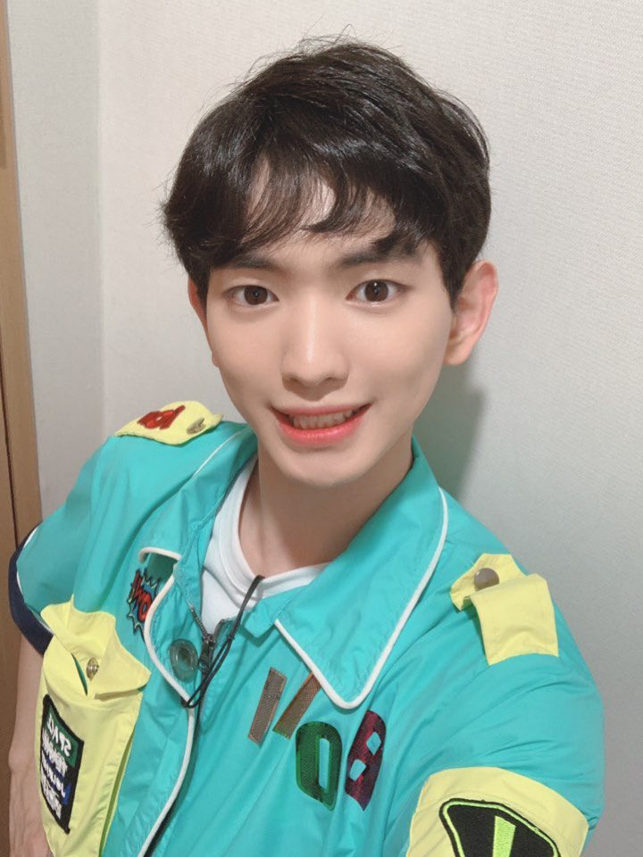 YH ENT KOREA on Twitter: "[📺On Air] 잠시 후 6시! EBS1 #의웅 군이 출연합니다. 본방사수 함께해요🐻 #형섭X의웅 #이의웅 #EBS #보니 ...