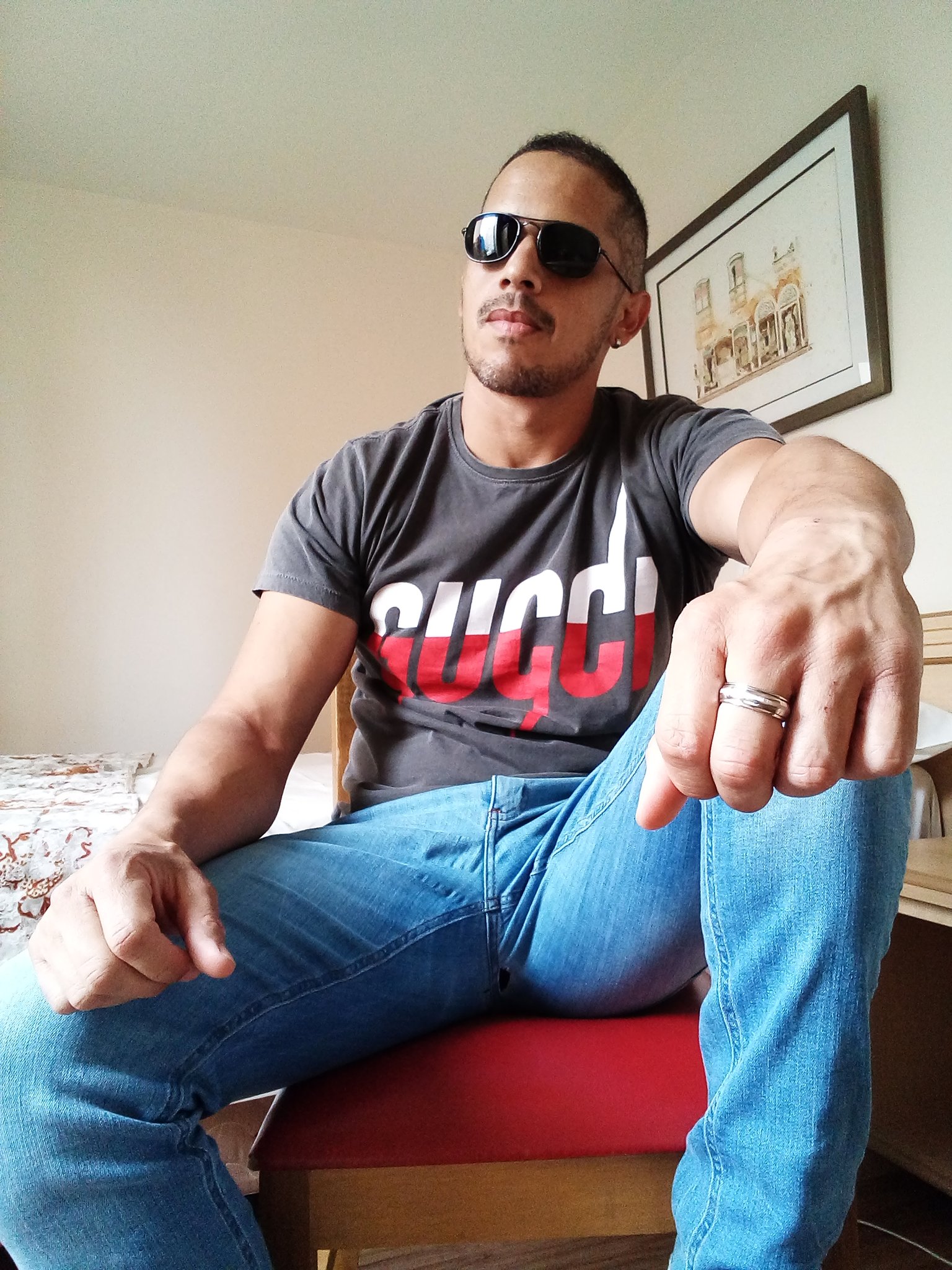 Johnny Louis Ator Oficial on Twitter: "Don't let me wait 👊🏻 😎 #johnnylouisatoroficial https://t ...