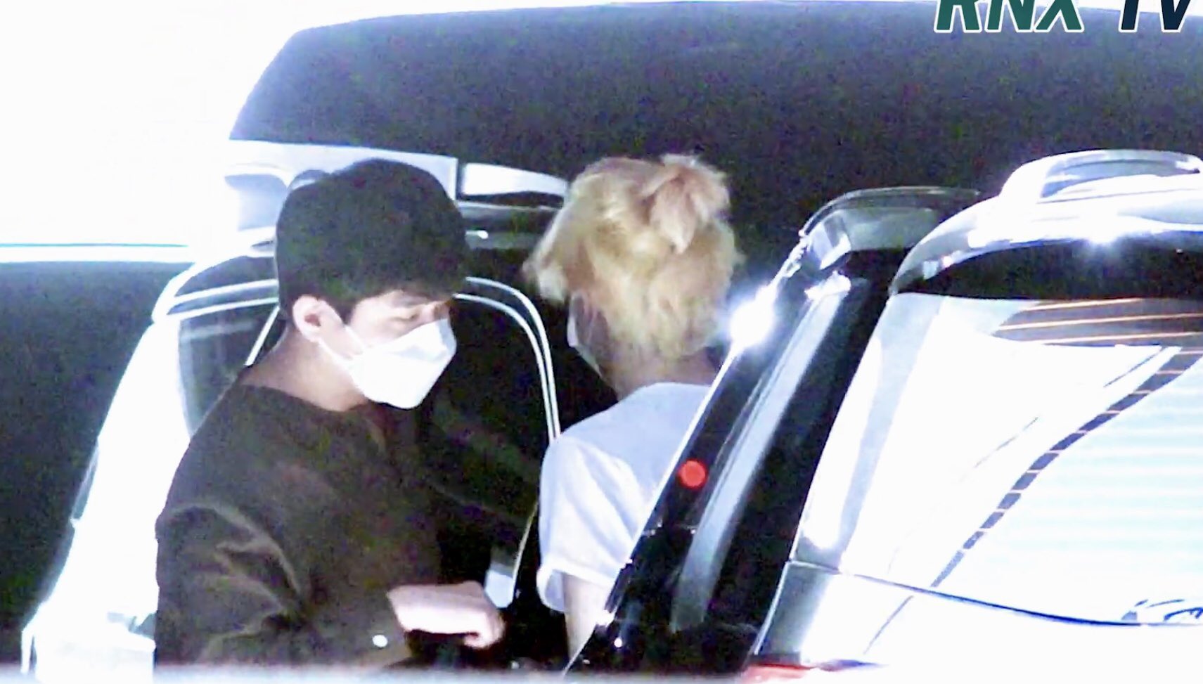 thvaespa on Twitter: "jimin and jungkook getting off the same care in the same man bun hair ...