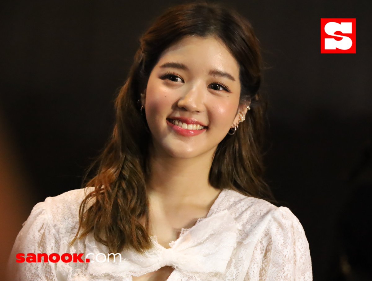 Sanook.com on Twitter: "เซอร์ไพรส์ สุดๆ เมื่อ #โป๊ปเบลล่า โผล่มาระหว่างเพลง บุพเพสันนิวาส ขับ ...