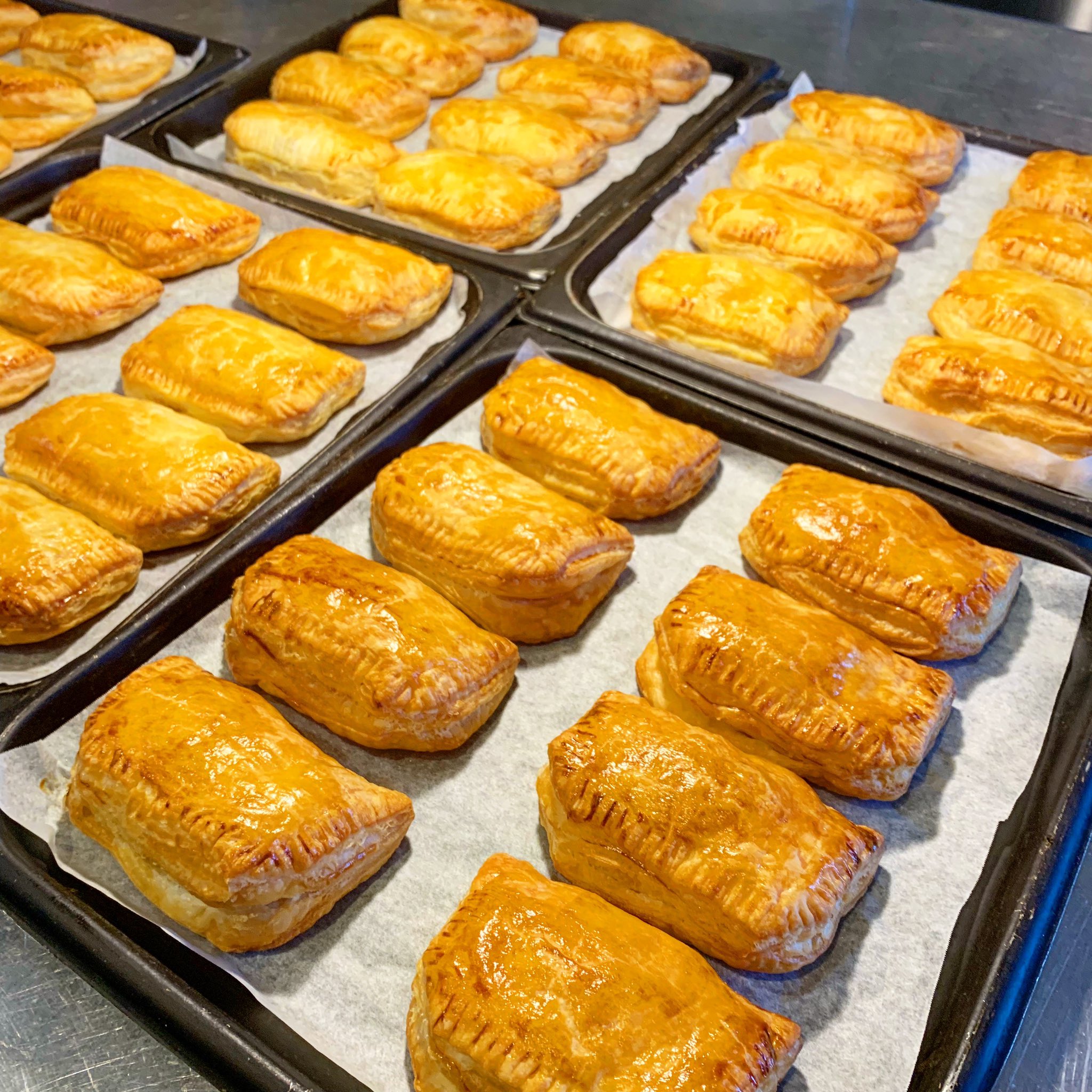 SADOWARA BASE on Twitter: "アップルパイが半額 ️ 9月26日、27日は「サマンサおばさんのアップルパイ」がなんと半額ですよ。 ¥280が¥140‼️税別 売り切れ ...