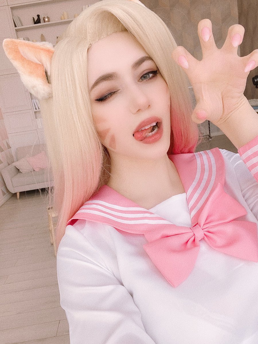 Twoucan - Alina Becker 🎃 (@abecker_cos)