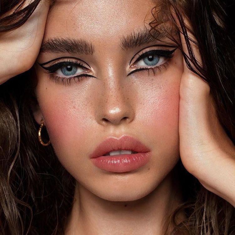 Femme Fatale Makeup Look | Makeupview.co