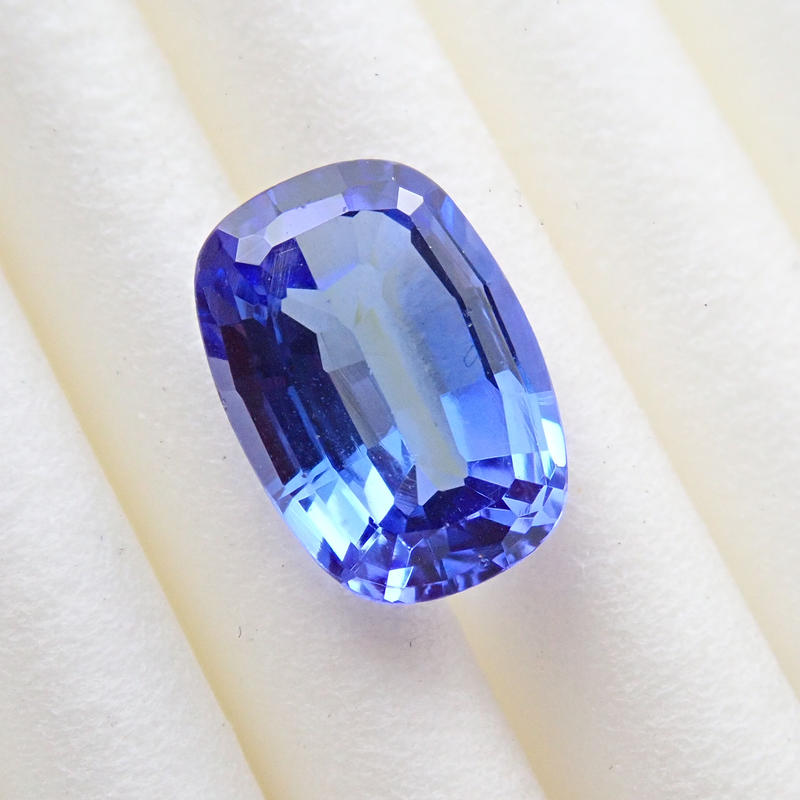 KARATZ（カラッツ）公式 on Twitter: "気持ちがすーっと落ち着いていく、澄んだブルーの輝き😌 人気があるのも頷けます😊（タンザナイト）…