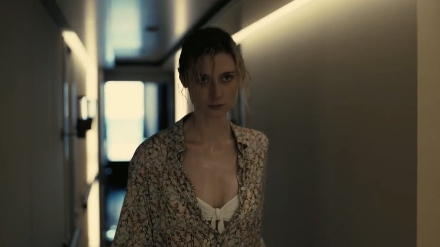 Elizabeth Debicki Hot