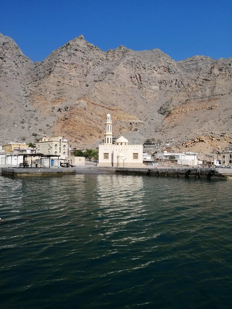 تتابعون هنا #ثريد عن الخليجان المتجاوران، خور شم (خليج الفنستون ) وخور ...