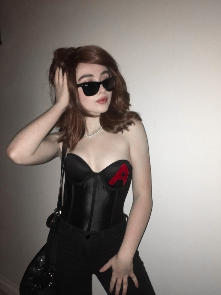 Olive Penderghast Costume