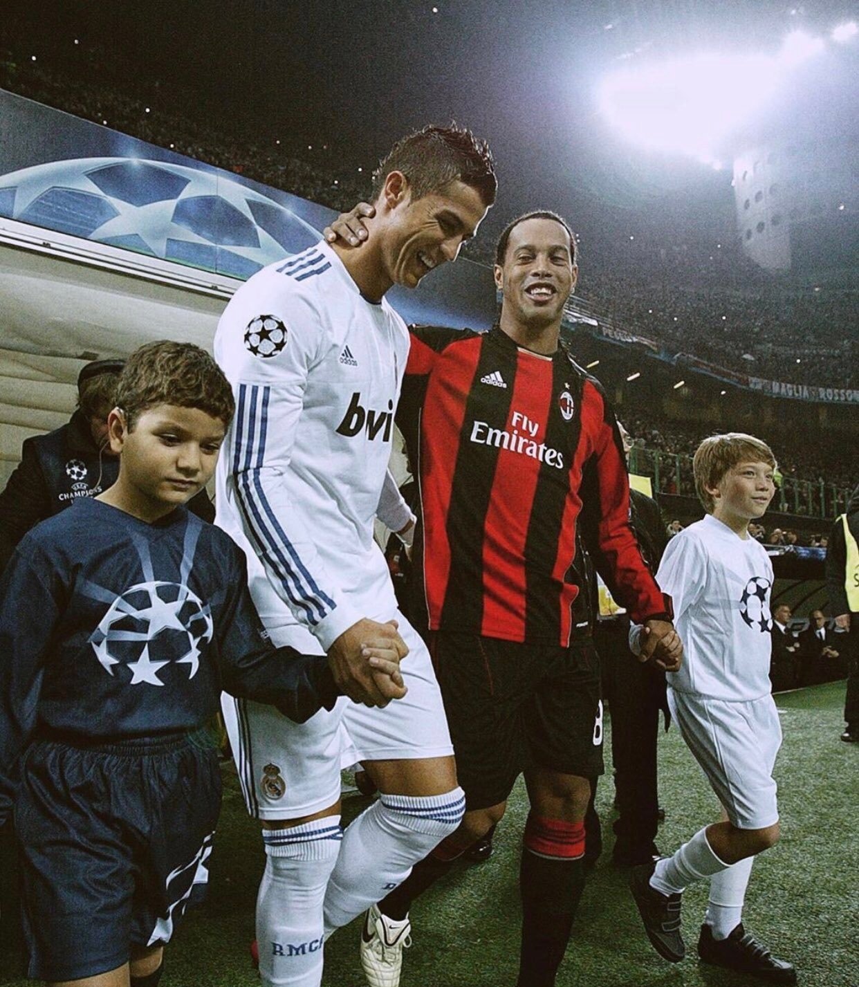Ronaldinho And Ronaldo Hugging