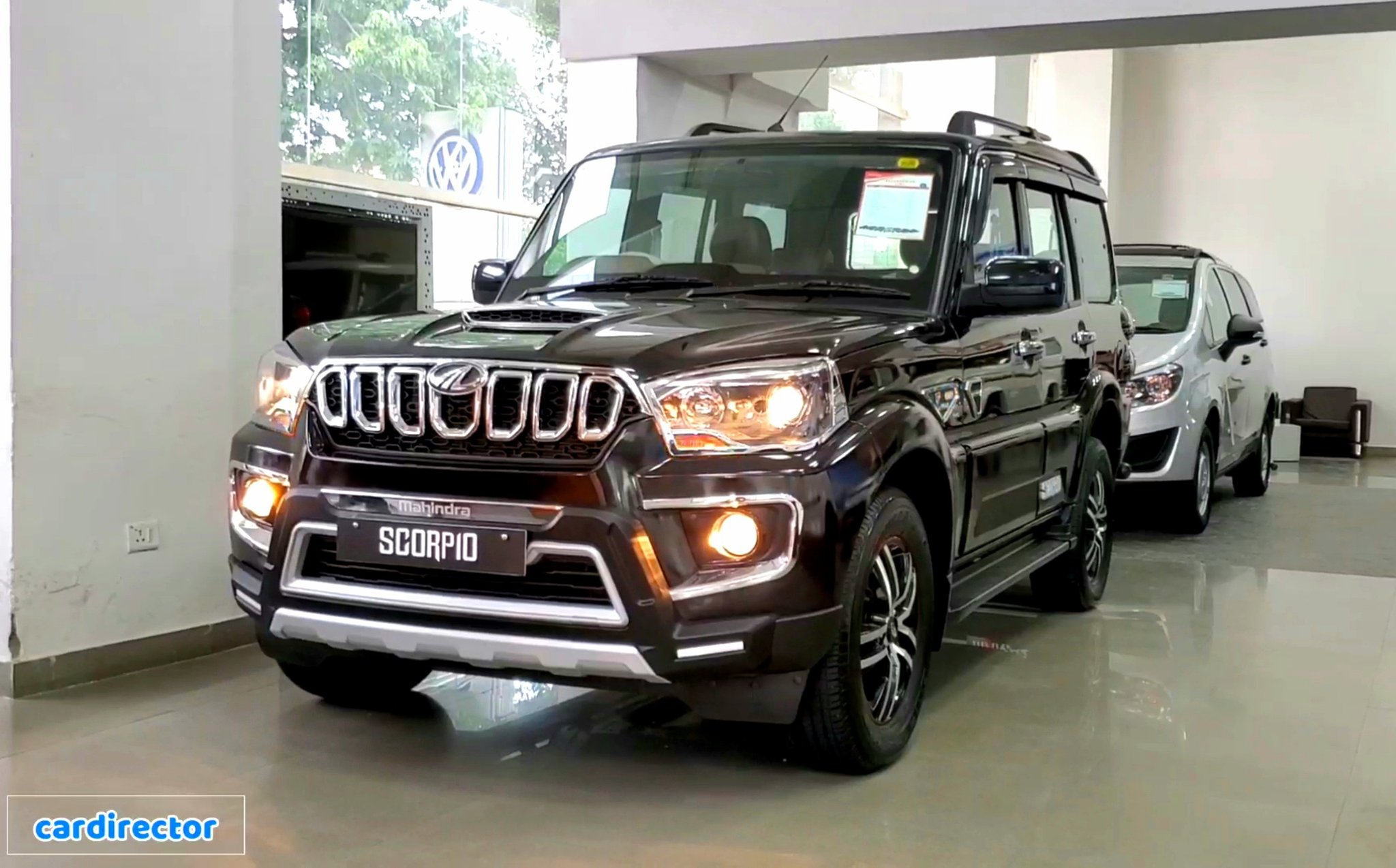 Modified Mahindra Scorpio Black