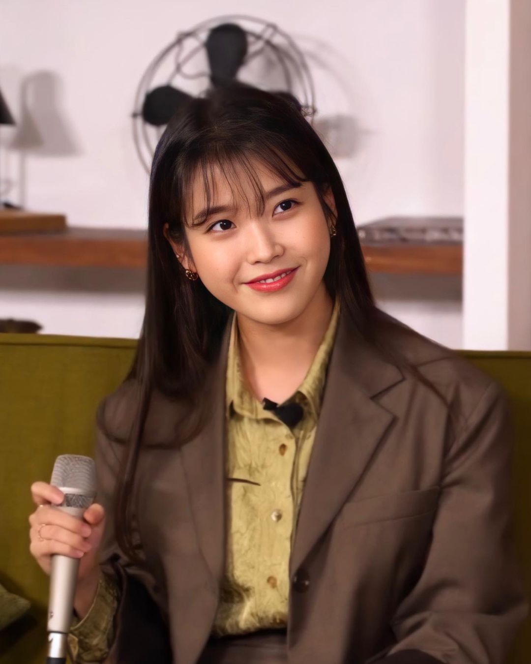 🎶1기 Hey💙이지은 On Twitter That Person Who Brings You Joy ♡ 아이유 Iuofficial Ceo Cum Presenter Iu…