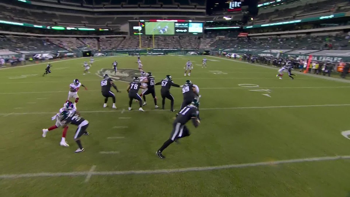 Giants at Eagles / Twitter