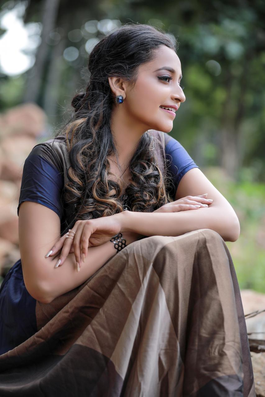 Abarnathi Actress 60 Photos - Moonagedaydream.film