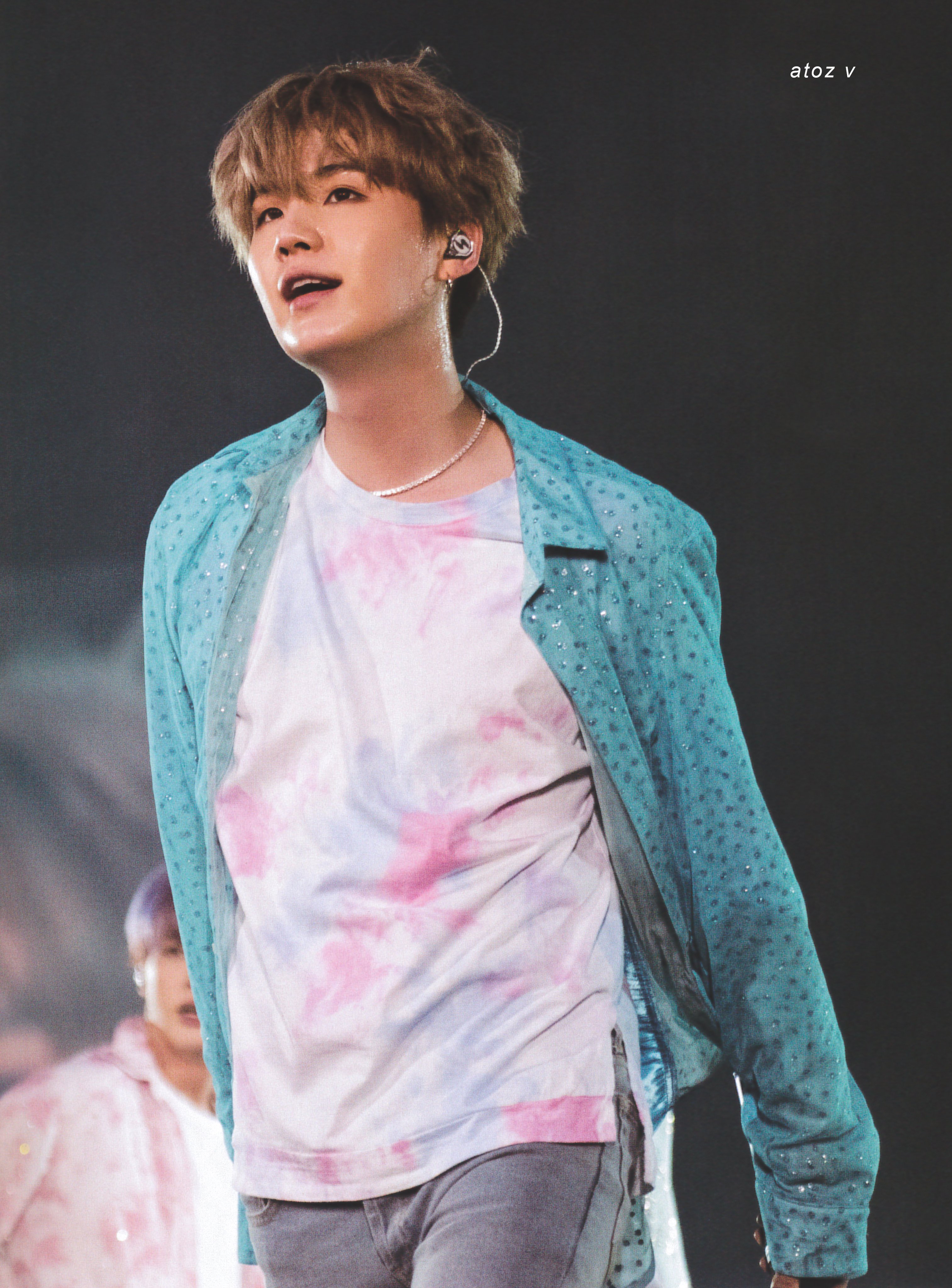 ATOZ V (에이투지뷔) on Twitter: "[scan]SPEAK YOURSELF LONDON PHOTOBOOK #방탄소년단 #BTS @BTS_twt https://t ...