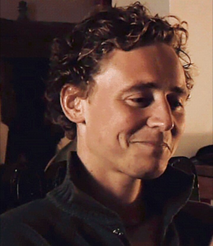 Tom Hiddleston Smirking
