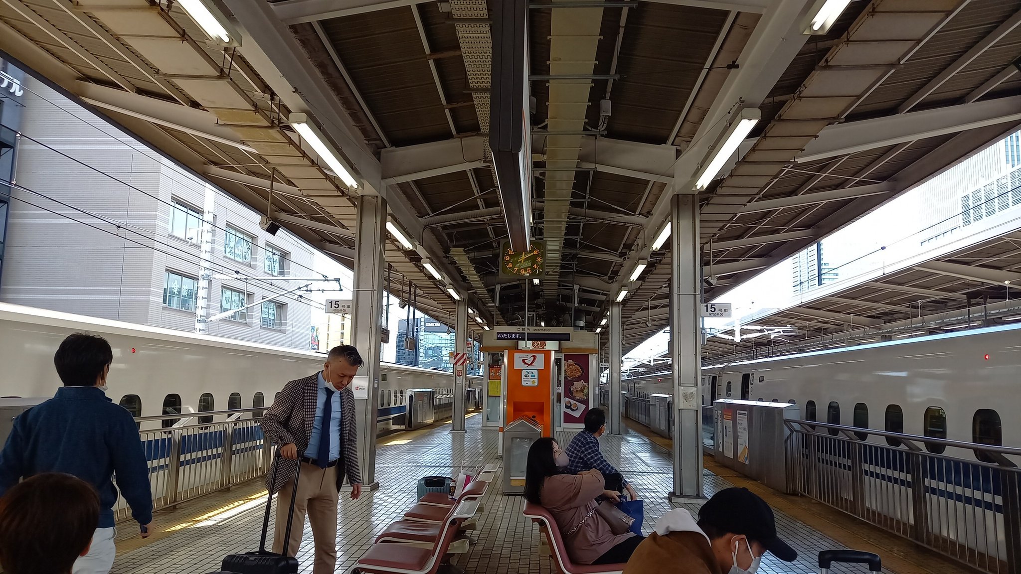 bggws on Twitter: "10/24 713A こだま713号 N700系 X1編成（写真左の右側、写真中央） 25A のぞみ25号 N700A G1編成（写真左の左側、写真右 ...