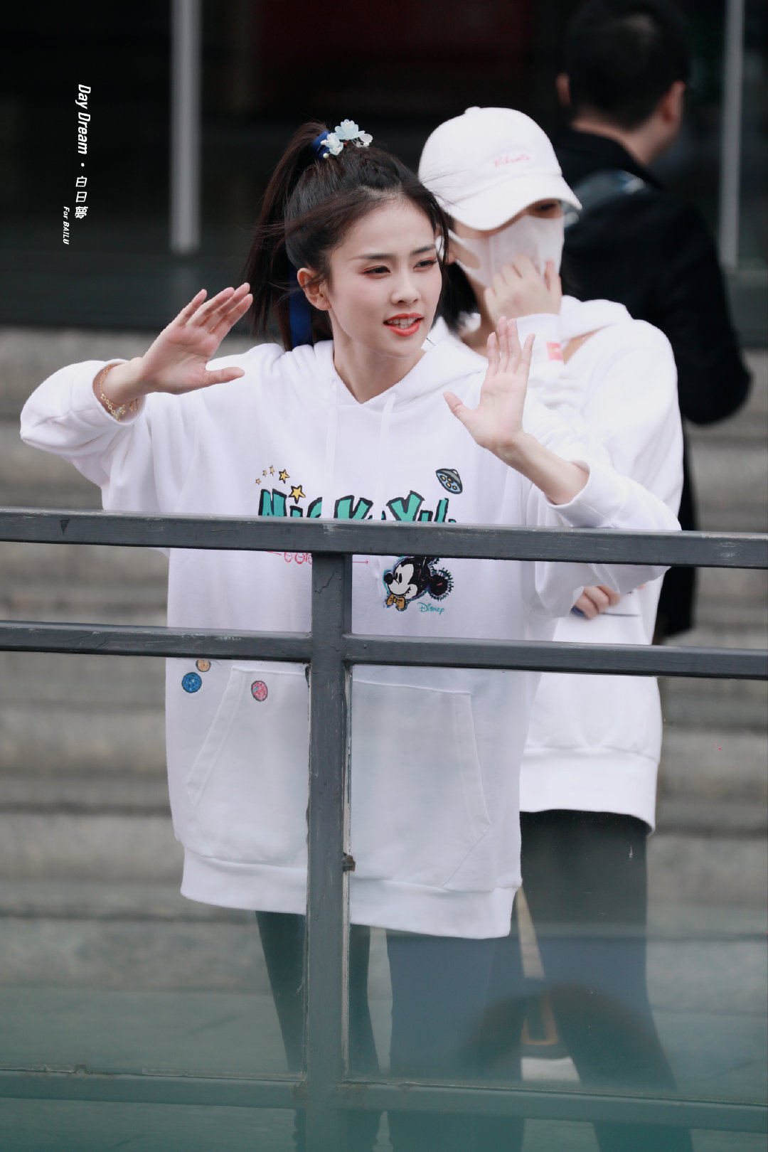 Bailu 白鹿 on Twitter: "ภาพ #ไป๋ลู่ ถ่ายรายการ #HappyCamp #BaiLu #白鹿 📷 Alongtheway妍途·白鹿 https://t ...