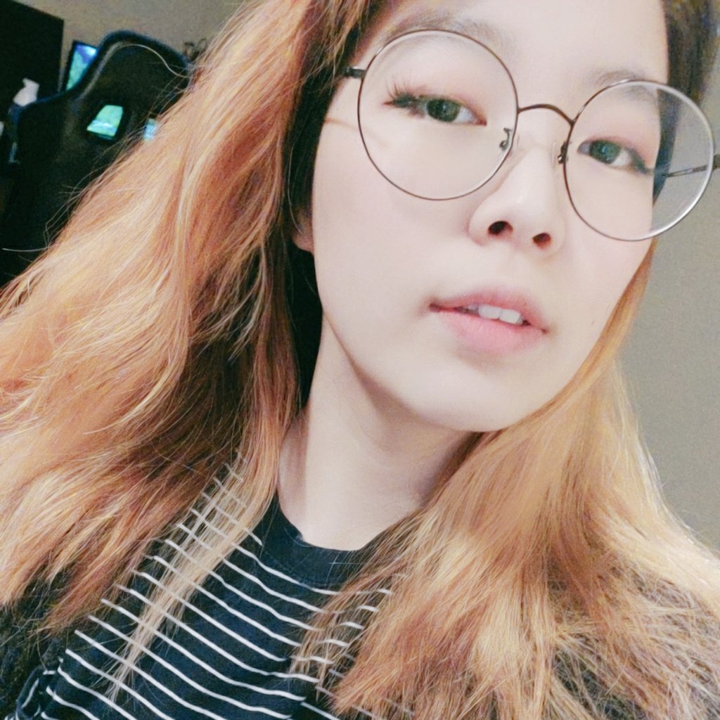 BIG FORHEAD STREAM https://t.co/tAH7ifxpi8 rose @rohhse